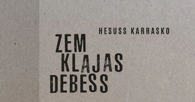 Zem klajas debess